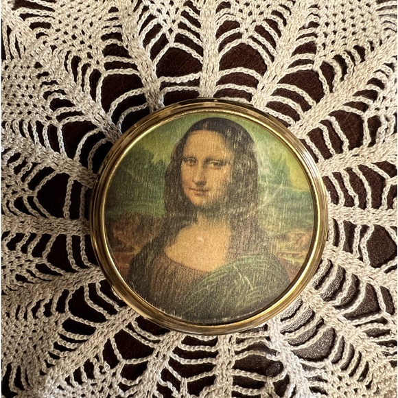 Makeup | Vintage Mona Lisa Gold Tone Powder Compact With Mirror Made In ...
